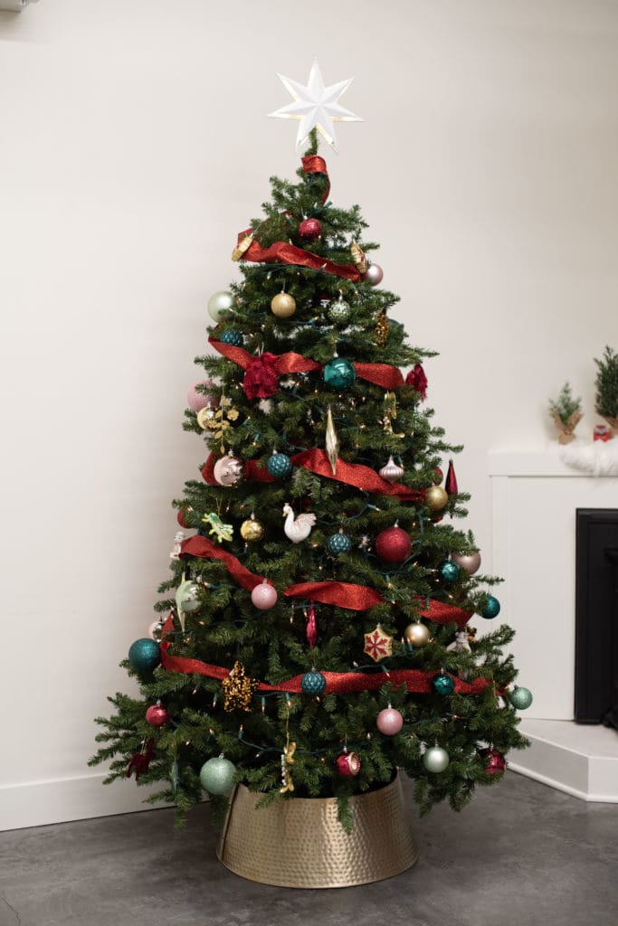 How to Decorate Your Tree in 10 Minutes or Less - Living in Yellow