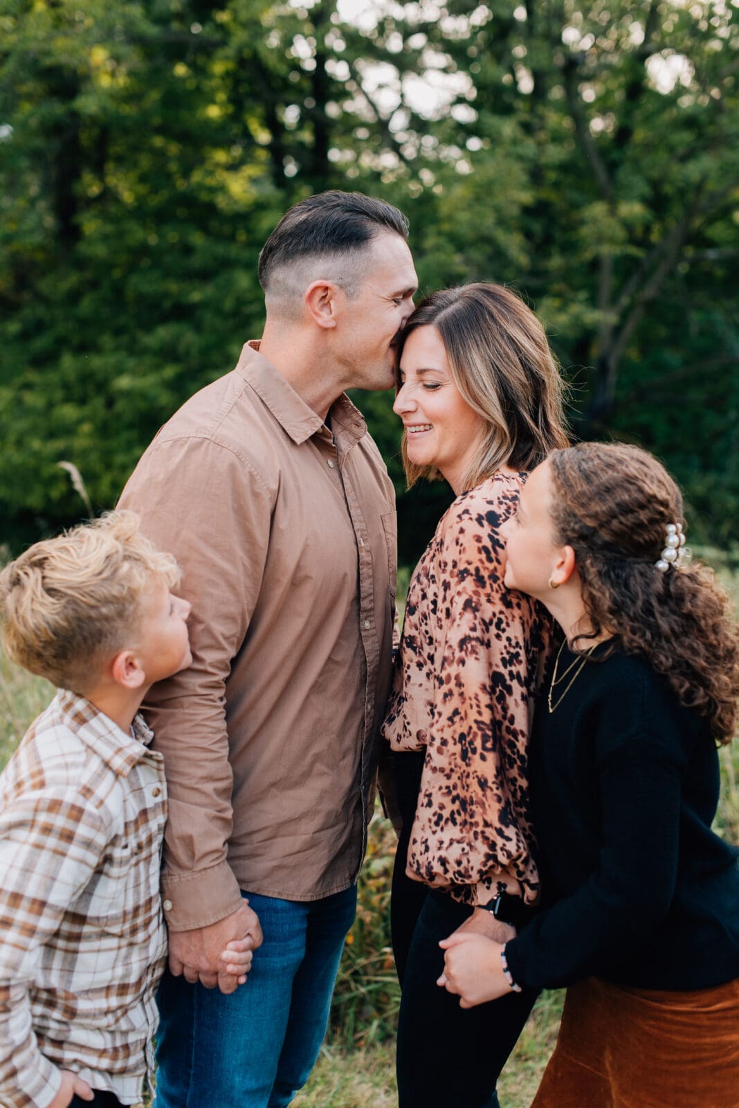 What to Wear: Fall Family Photo Outfit & Color Ideas - Living in Yellow